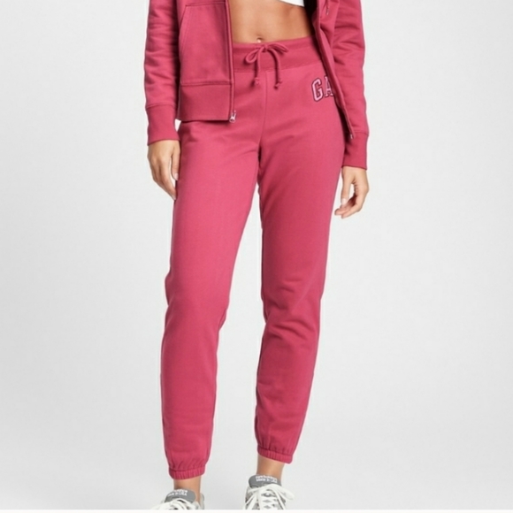 GAP | Pants & Jumpsuits | Nwt Gap Womens Logo Joggers In Fleece Size ...